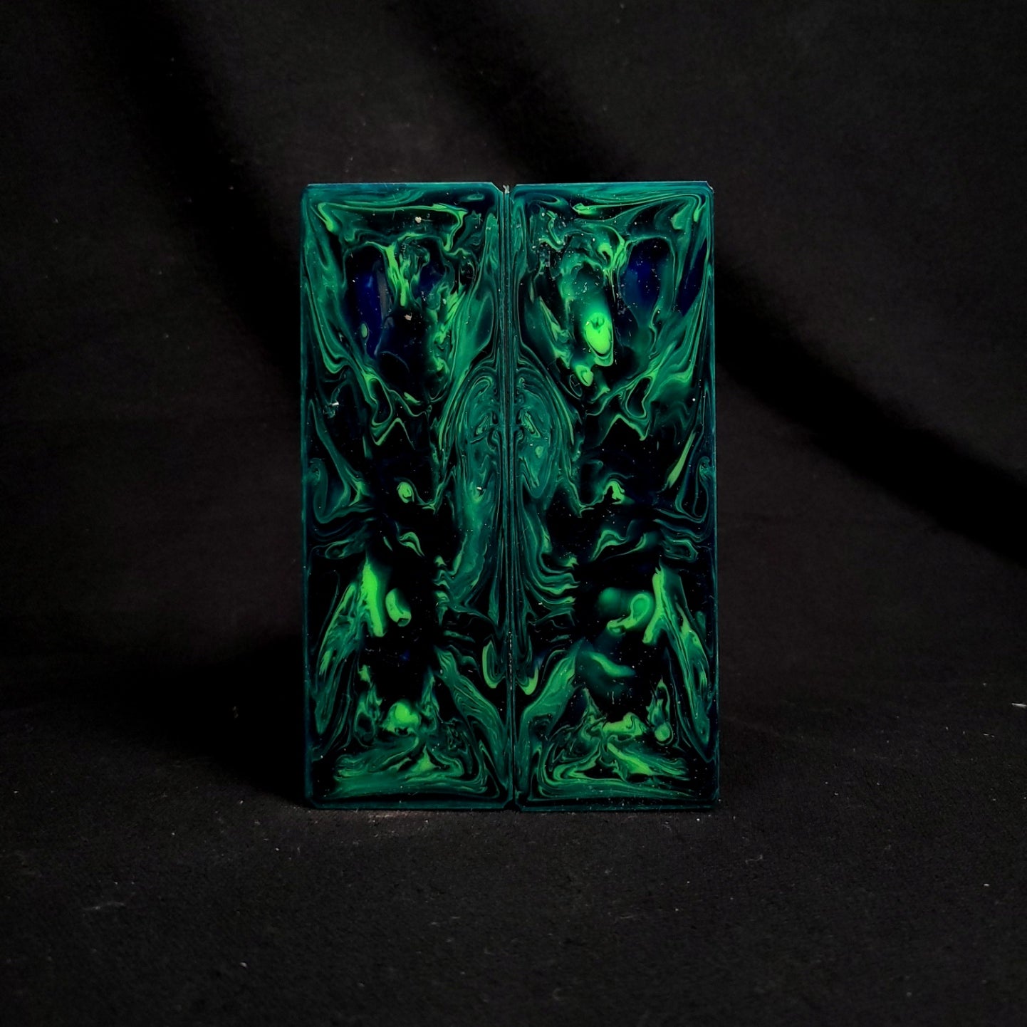 R40 - Alien Smurf Resin Scales - RockSolid Scales – Grip-Tec™